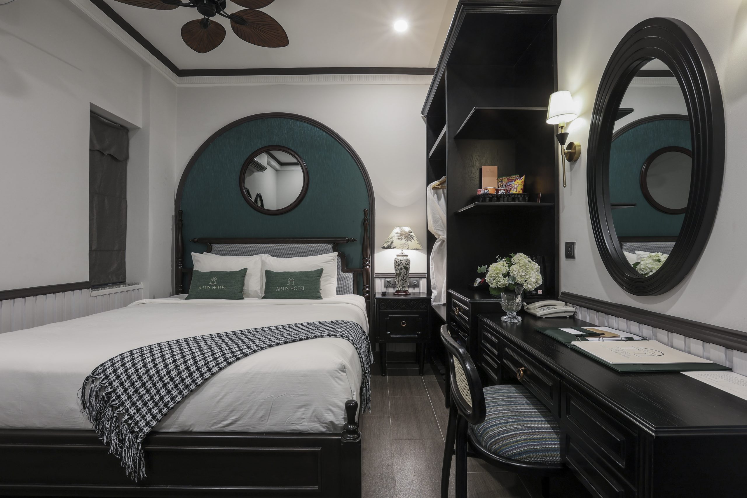 STANDARD KING BEDROOM - Artishotel